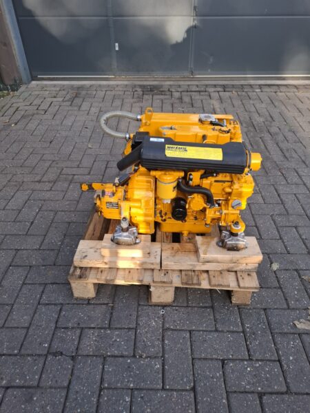 Vetus M3.28 28 hp complete with reversing clutch and dashboard