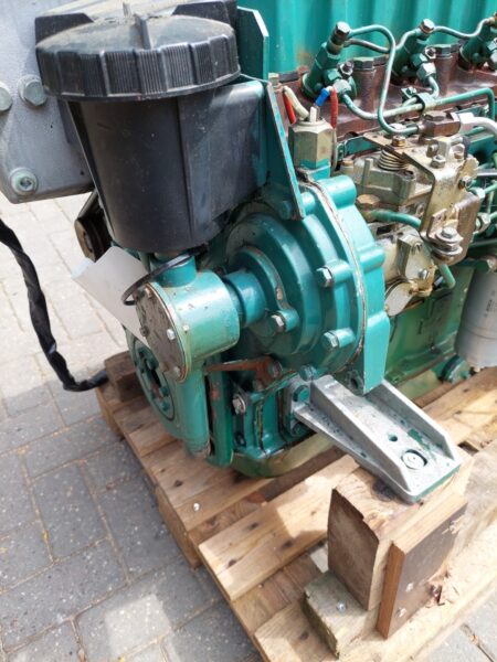 Volvo Penta TMD40a marine engine with gearbox (for parts, compression loss)