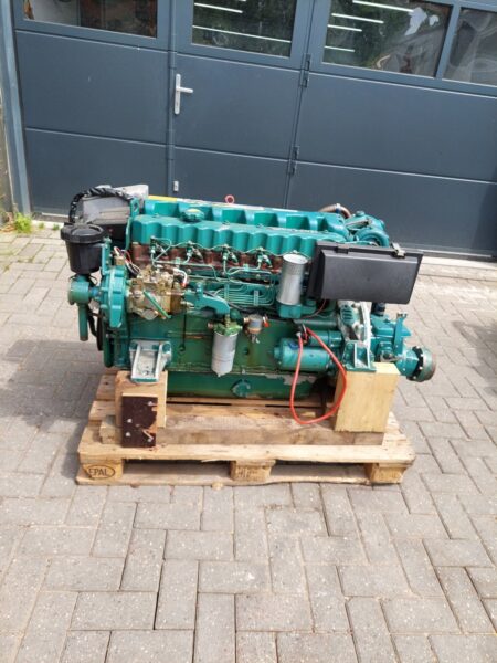 Volvo Penta TMD40a marine engine with gearbox (for parts, compression loss)