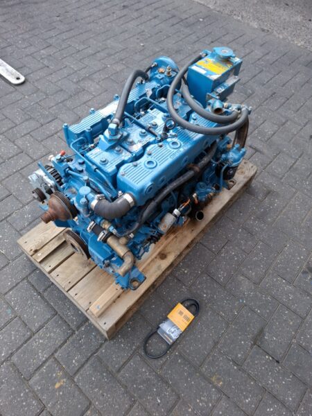 Lister 40hp LPW4 marine engine with reversing gear (keel cooling)