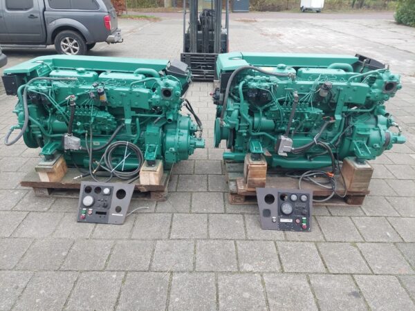 Volvo Penta (2x) TAMD71A 350 HP Marine Engine