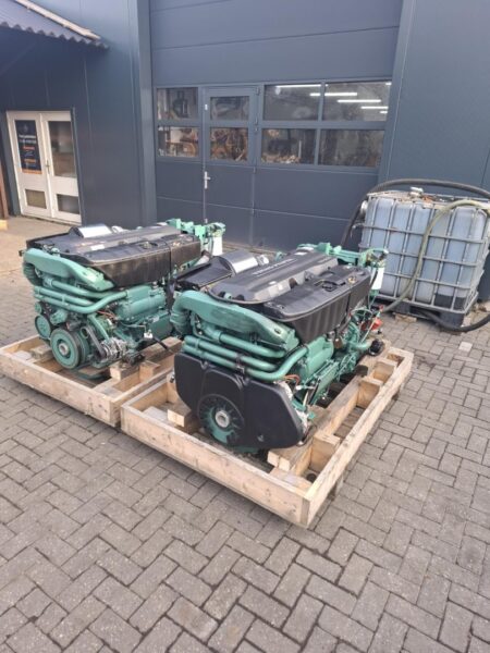 Volvo Penta D9-500 marine engine with gearbox