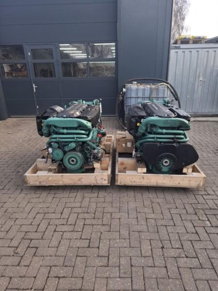 Volvo Penta D9-500 marine engine with gearbox