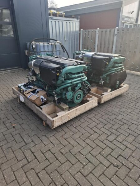 Volvo Penta D9-500 marine engine with gearbox