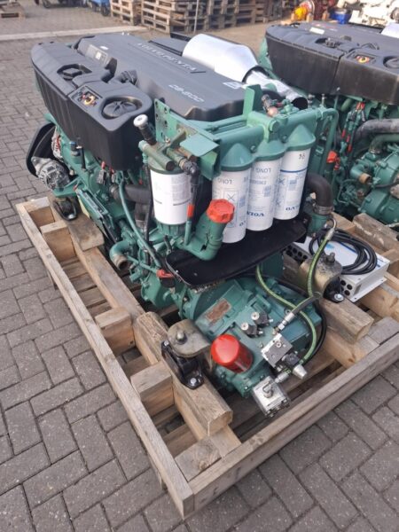 Volvo Penta D9-500 marine engine with gearbox
