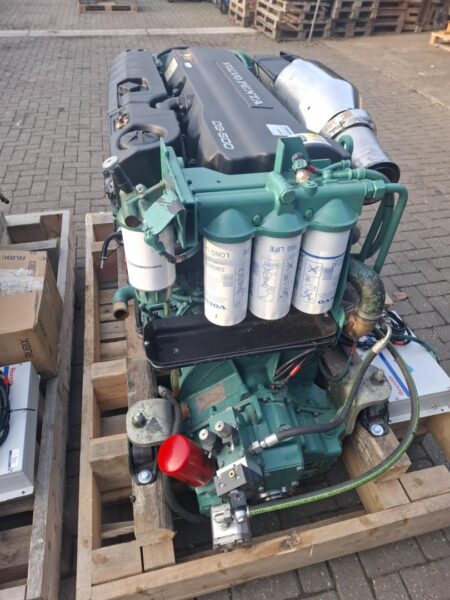 Volvo Penta D9-500 marine engine with gearbox