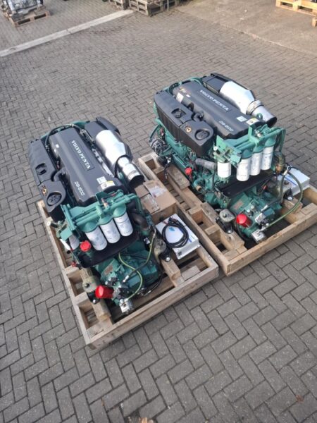 Volvo Penta D9-500 marine engine with gearbox