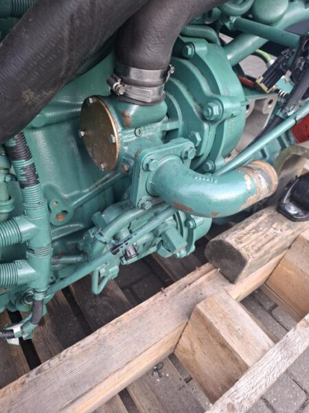 Volvo Penta D9-500 marine engine with gearbox