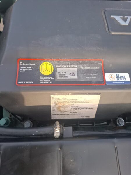 Volvo Penta D9-500 marine engine with gearbox
