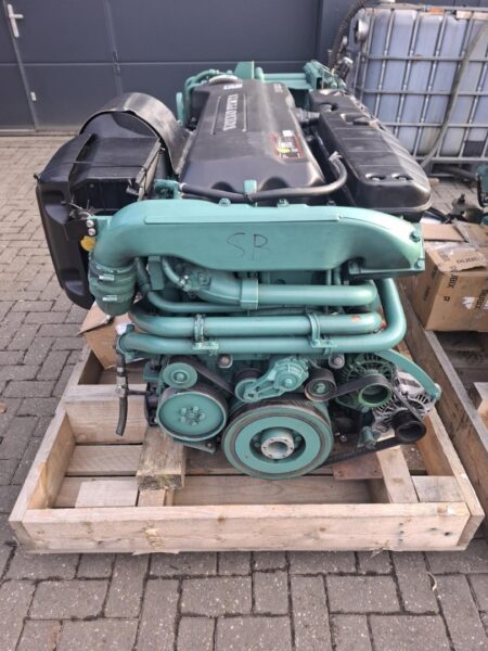 Volvo Penta D9-500 marine engine with gearbox