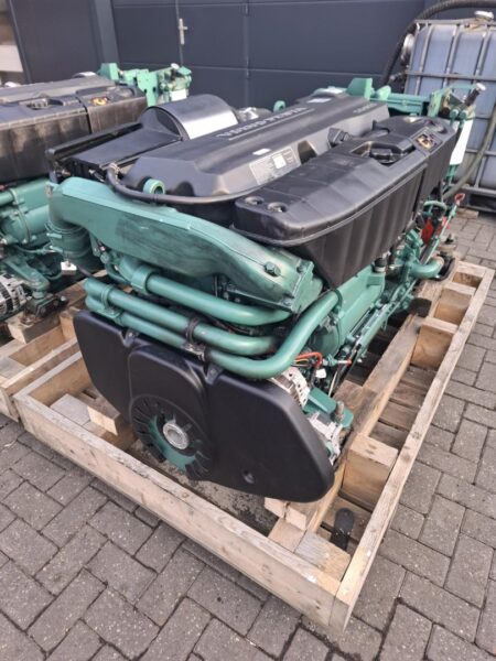 Volvo Penta D9-500 marine engine with gearbox