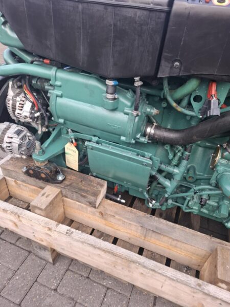 Volvo Penta D9-500 marine engine with gearbox