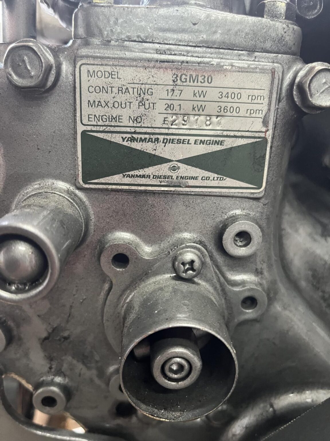 Yanmar 3GM30 27 HP marine engine with gearbox and dashboard, very nice ...