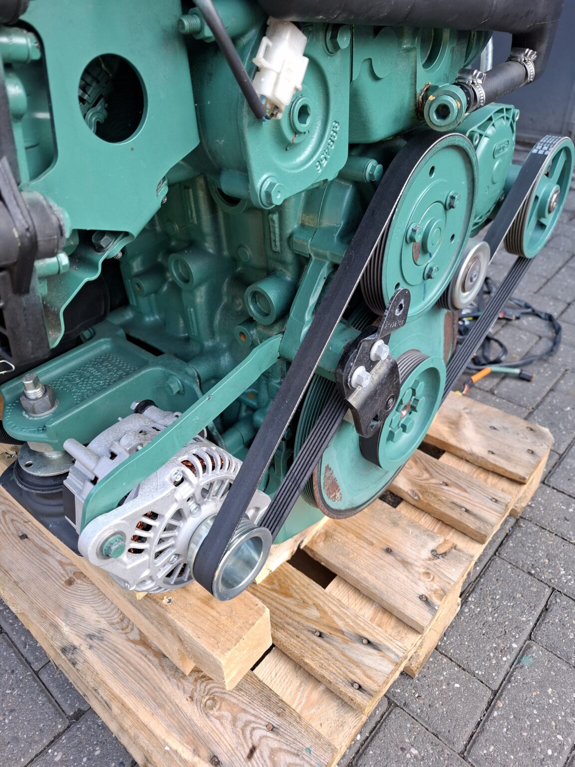 Volvo Penta D4-225 marine engine with gearbox