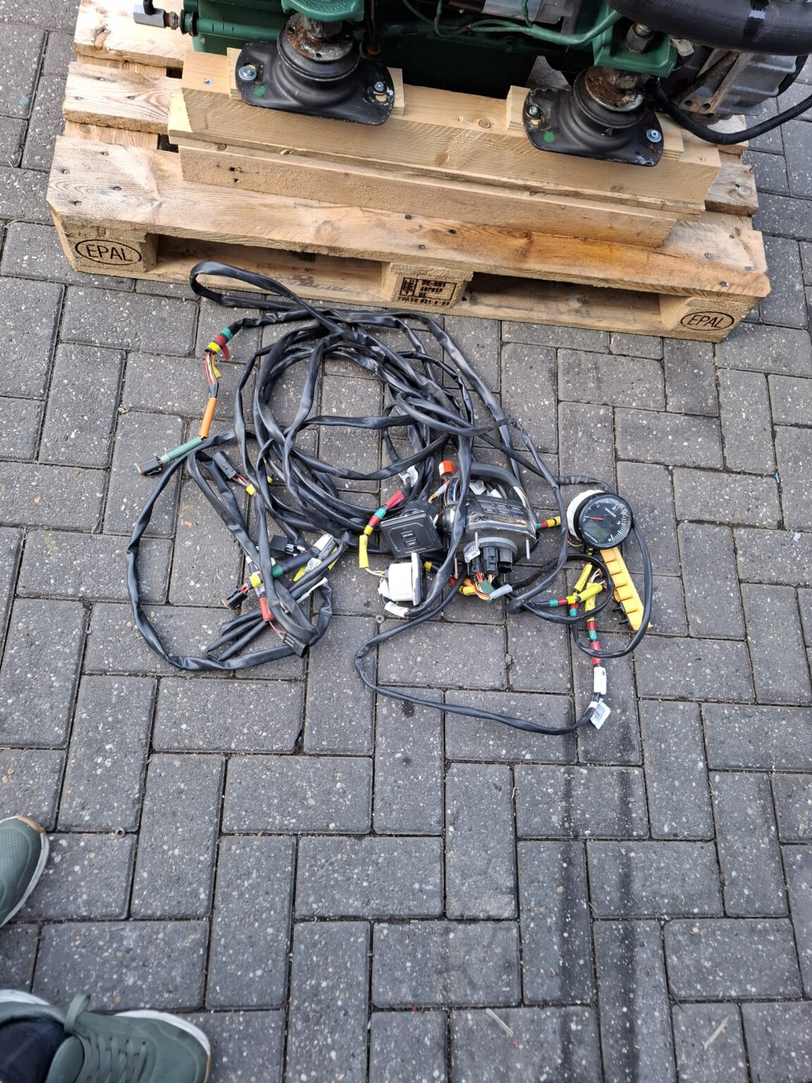 Volvo Penta D4-225 marine engine with gearbox