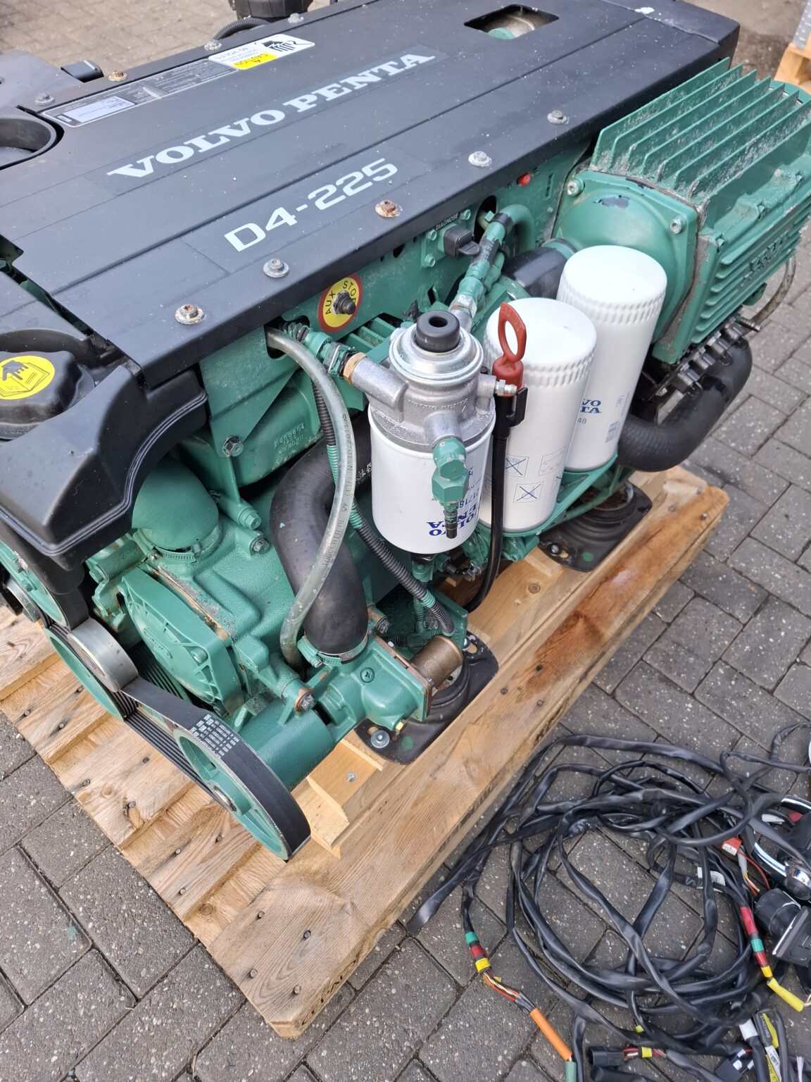 Volvo Penta D4-225 marine engine with gearbox