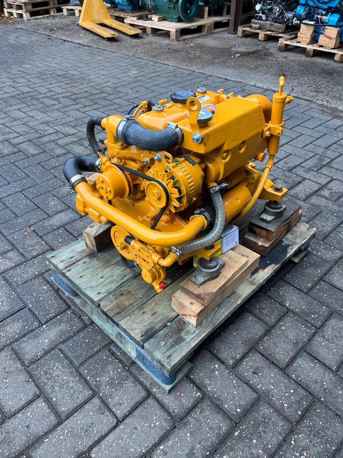 Vetus M3.10 20pk scheepsmotor met warmtewisselaar en keerkoppeling