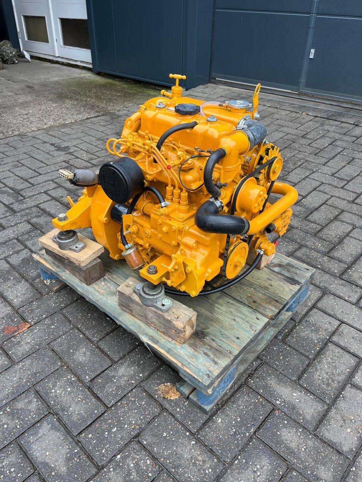 Vetus M3.10 20pk scheepsmotor met warmtewisselaar en keerkoppeling