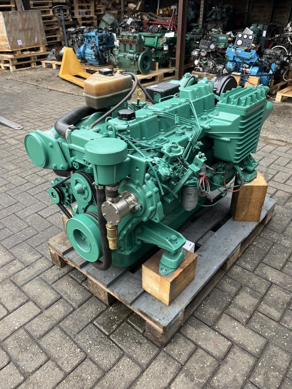 Volvo Penta TAMD41 200 hp marine engine with dashboard (engine only)