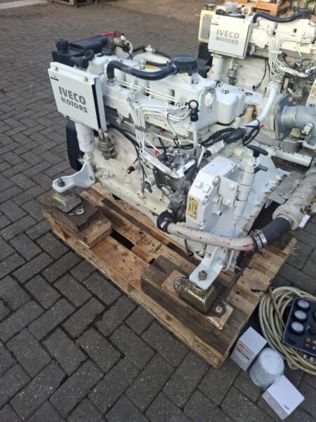 Iveco N67-MNA M15 110HP Marine Engine (2x)