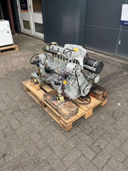 Vetus Deutz DT4.29 85 hp marine engine complete