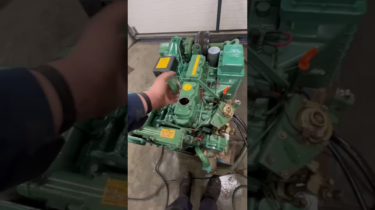 Volvo Penta TAMD31A zwei 130 PS Schiffsmotoren Wärmetauscher